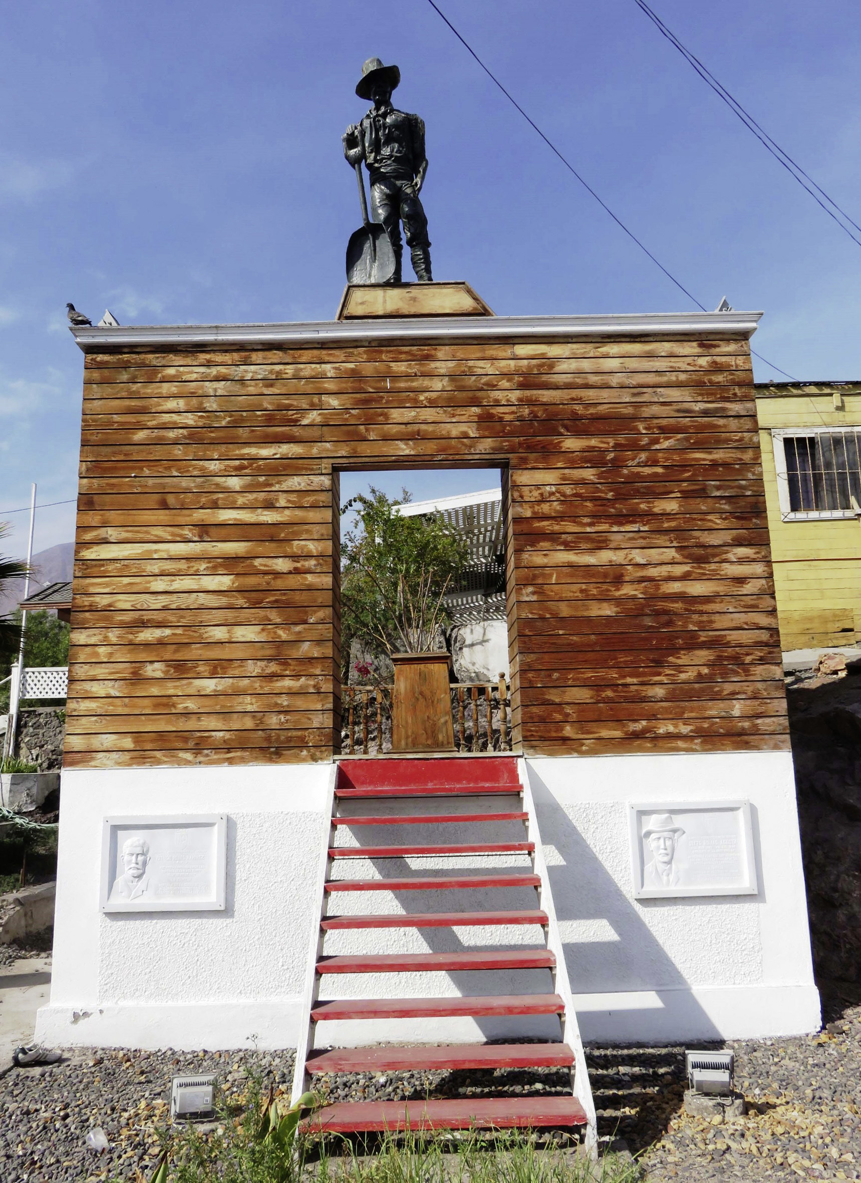Homenaje a los 100 Años de La Masacre de la Escuela Santa María ...